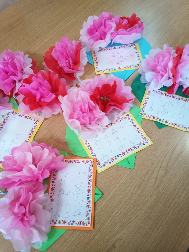 母の日製作 | 特定非営利活動法人輝HIKARI|埼玉県内で障害児・者と生きづらさを抱える方々のQOL向上を目指しています